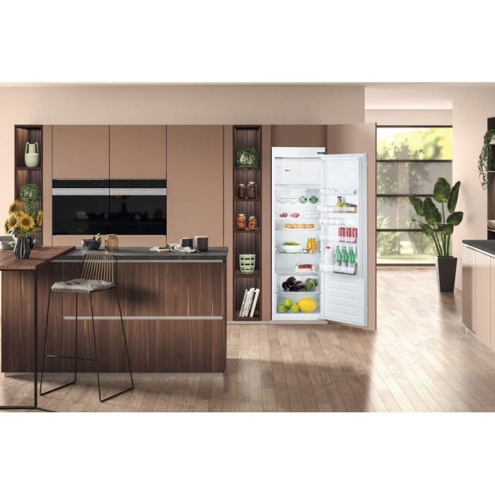 Hotpoint integrated fridge store